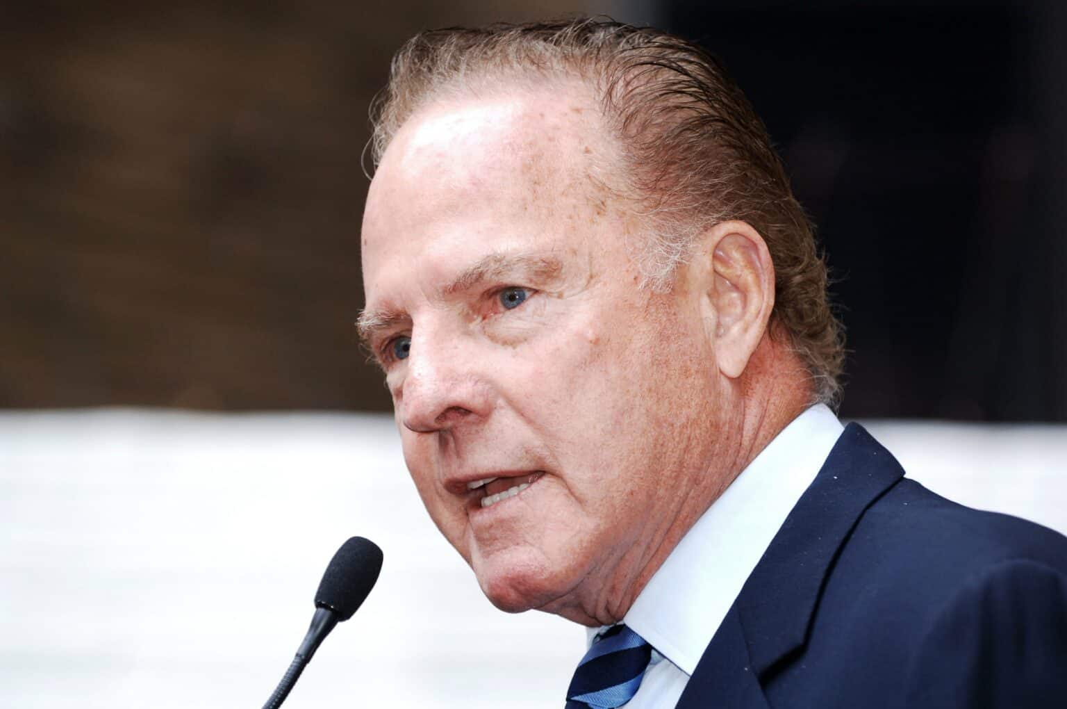 The Life And Career Of Frank Gifford (Story)