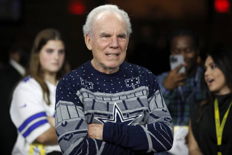 The Life And Career Of Roger Staubach (Story)