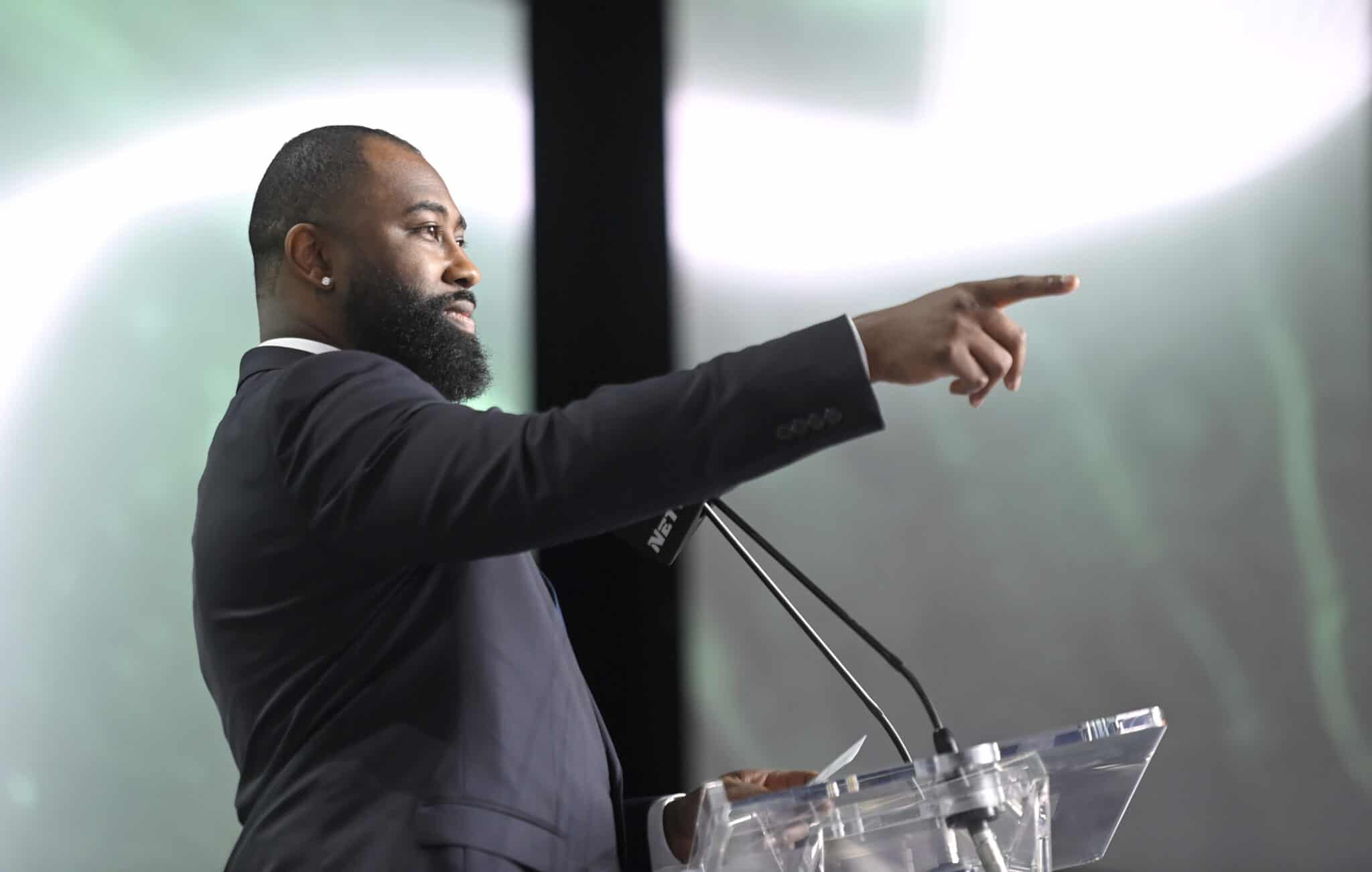 The Life And Career Of Darrelle Revis (Story)